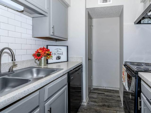 The Woodford 1 Bedroom Apartment for Rent at 6001 Oakland Hills Drive, Fort Worth, TX 76112 Woodhaven