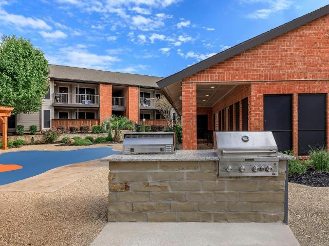 The Woodford 2 Bedroom Apartment for Rent at 6001 Oakland Hills Drive, Fort Worth, TX 76112 Woodhaven