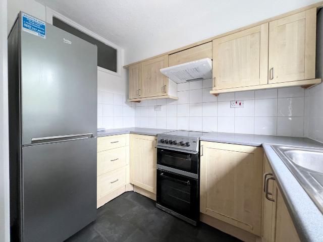 The Woodlands, Finchley N12, 2 bed flat to rent, £1,750 pcm | PrimeLocation