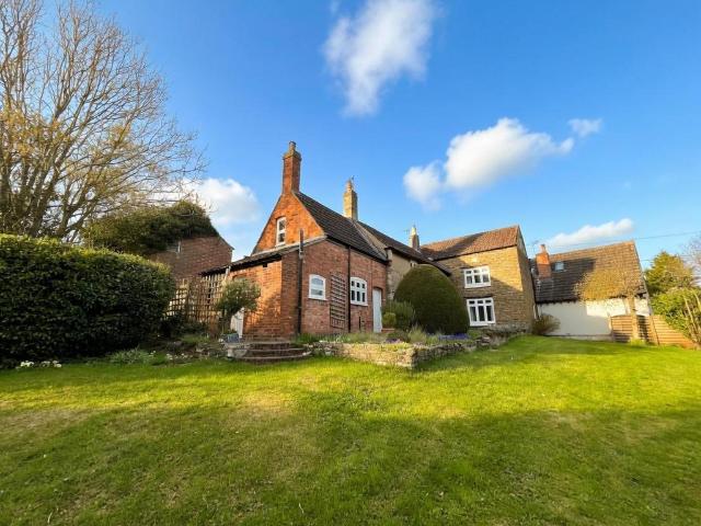 The Woodlands, Westons Lane, Langham. 5 bed detached house to rent £1,900 pcm £438 pw