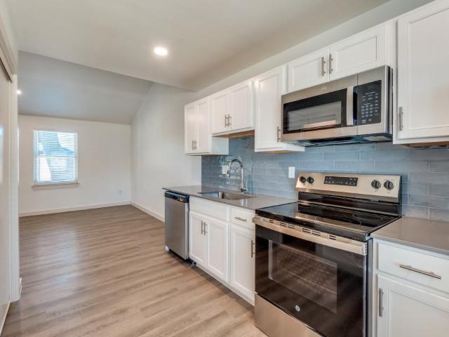 The Woodruff at Bishop Ridge Studio Apartment for Rent at 1001 N Crawford St, Dallas, TX 75203 Lake Cliff