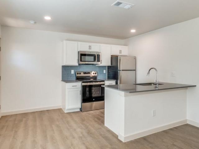 The Woodruff at Bishop Ridge Studio Apartment for Rent at 1001 N Crawford St, Dallas, TX 75203 Lake Cliff