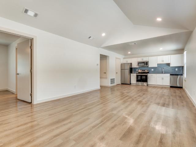 The Woodruff at Bishop Ridge 1 Bedroom Apartment for Rent at 1001 N Crawford St, Dallas, TX 75203 Lake Cliff