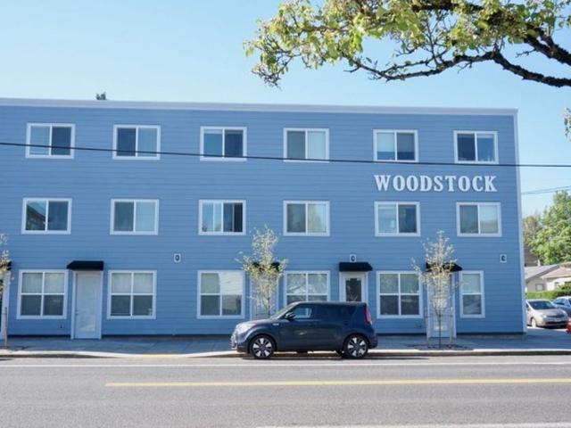 The Woodstock! 3 Bedroom Apartment for Rent at 6006 Se 53rd Ave, Portland, OR 97206 Woodstock