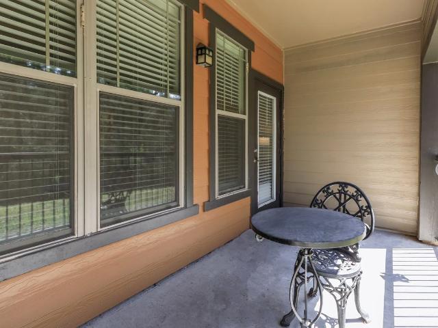 The Woods Of Five Mile Creek 2 Bedroom Apartment for Rent at 6010 S Westmoreland Rd, Dallas, TX 75237 Redbird