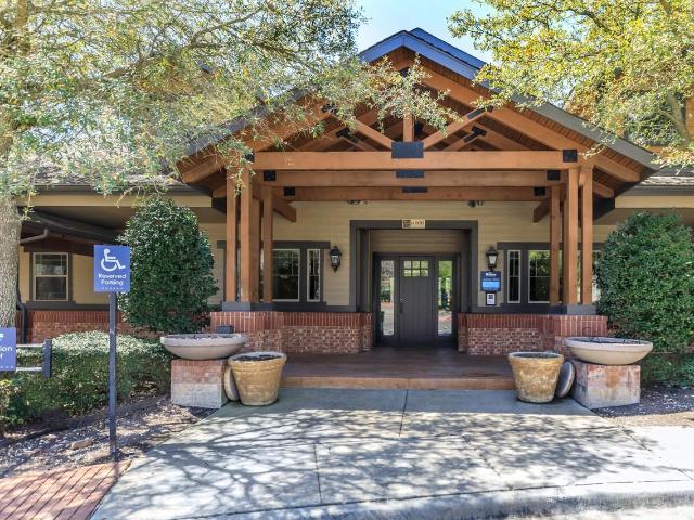The Woods Of Five Mile Creek 3 Bedroom Apartment for Rent at 6010 S Westmoreland Rd, Dallas, TX 75237 Redbird