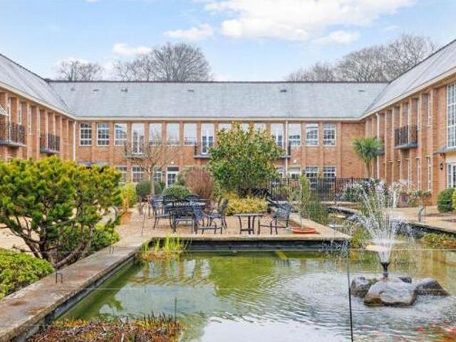 The Water Gardens, De Havilland Drive, 2 Bedroom Apartment
