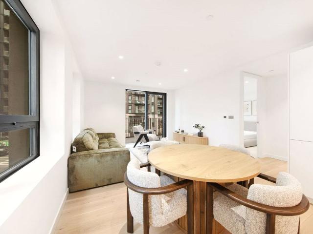 The Waterman, 5 Tidemill Square, Greenwich Peninsula SE10, 2 bed flat to rent, £3,000 pcm | PrimeLocation
