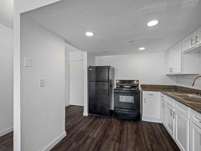 The Wave Apartments 1 Bedroom Apartment for Rent at 14350 Hensel Ln, University, FL 33613 Cross Fletcher
