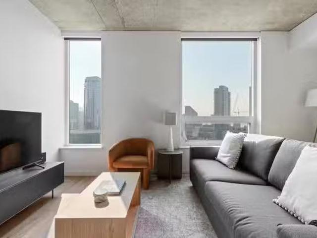 The Waverly, 210 8th Ave N, South Lake Union 1 Bedroom 1 B.