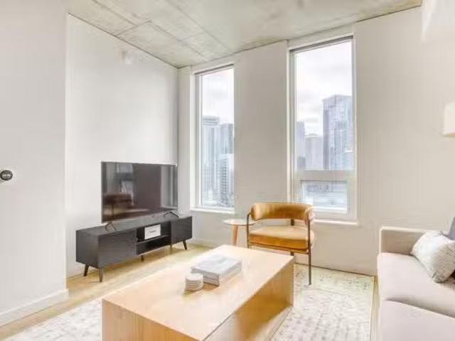The Waverly, 210 8th Ave N, South Lake Union 1 Bedroom 1 B.