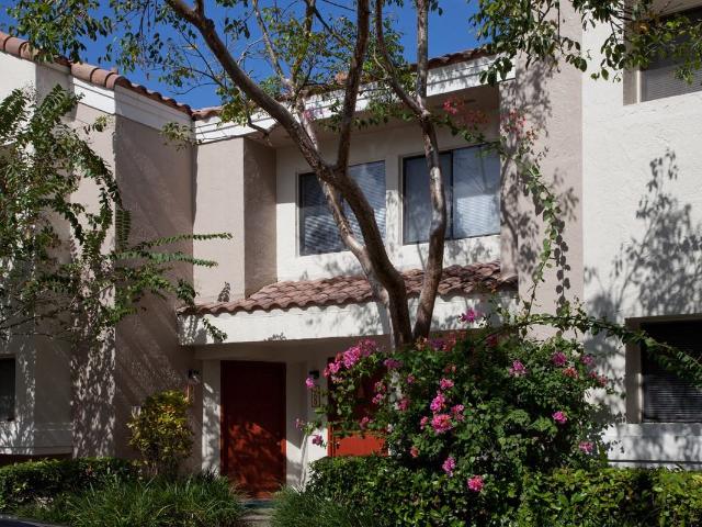The Waves Apartments 2 Bedroom Apartment for Rent at 9000 Nw 9th St, Plantation, FL 33324