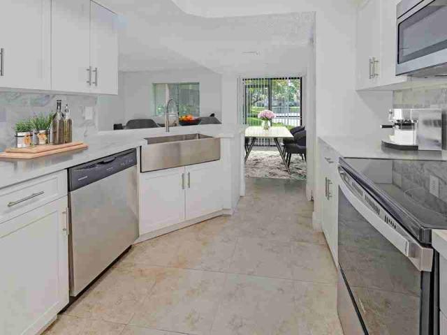 The Waves Apartments 2 Bedroom Apartment for Rent at 9000 Nw 9th St, Plantation, FL 33324