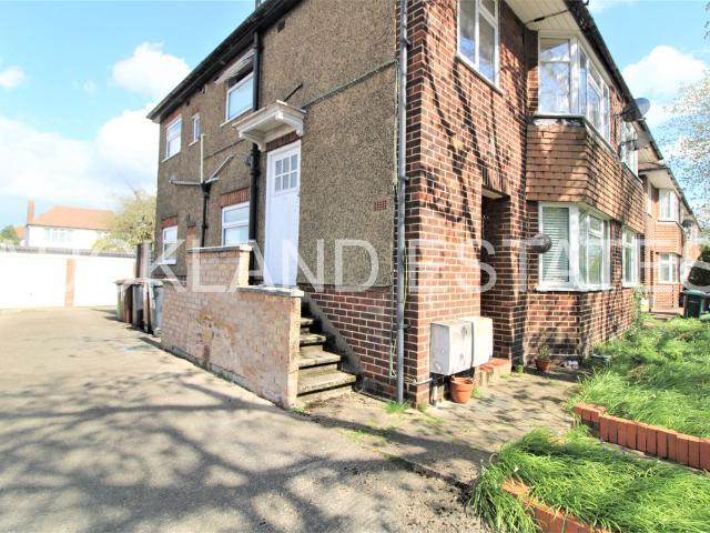 The Walk, Potters Bar EN6, 1 bed maisonette to rent, £1,295 pcm | PrimeLocation