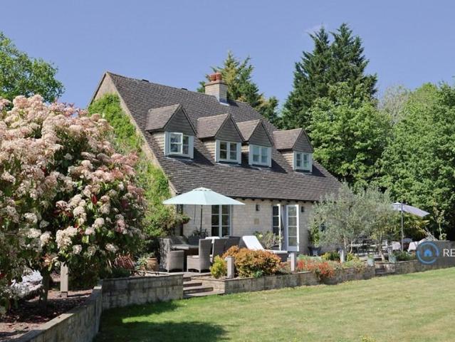 The Warren, Ashtead, KT21 6 bed detached house to rent £7,000 pcm £1,615 pw