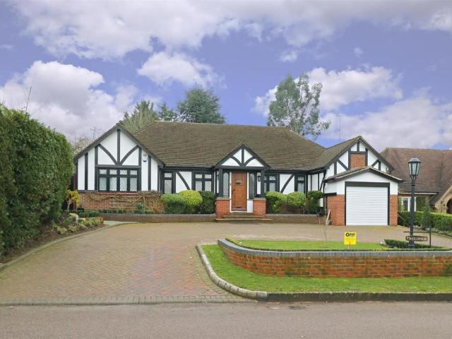 The Warren, Radlett WD7, 3 bed detached bungalow to rent, £4,000 pcm | PrimeLocation