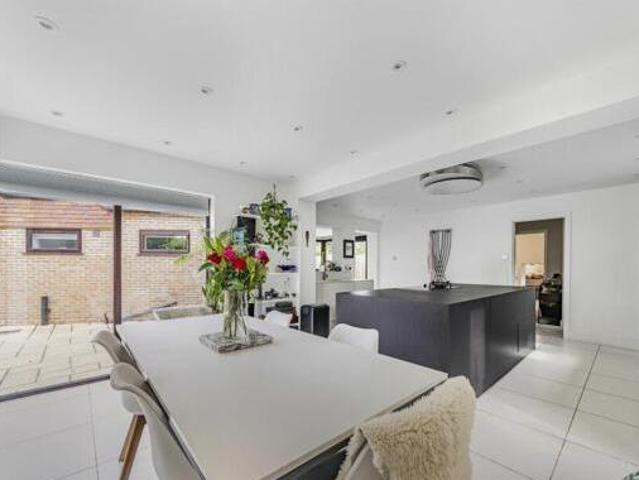 The Warren, Selling, 5 Bedroom Detached