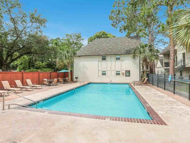 The Warwick Utilities Included 1 Bedroom Apartment for Rent at 8001 Jefferson Hwy, Baton Rouge, LA 70809 Mid City South
