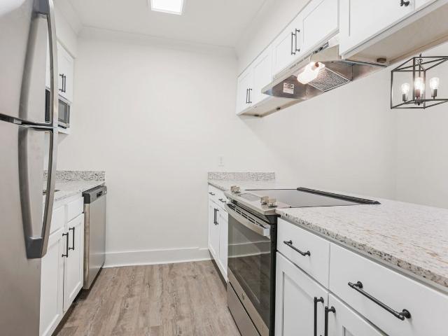 The Warwick Utilities Included 1 Bedroom Apartment for Rent at 8001 Jefferson Hwy, Baton Rouge, LA 70809 Mid City South
