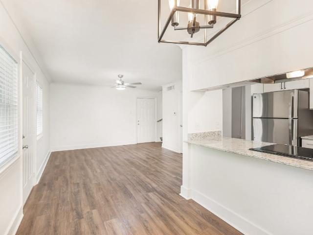 The Warwick Utilities Included 2 Bedroom Apartment for Rent at 8001 Jefferson Hwy, Baton Rouge, LA 70809 Mid City South