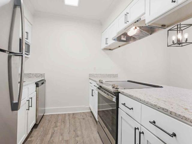 The Warwick Utilities Included 2 Bedroom Apartment for Rent at 8001 Jefferson Hwy, Baton Rouge, LA 70809 Mid City South