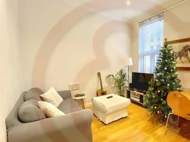 The Warwick Arms, 160 Warwick Road, London, W14 8QB, United Kingdom | 1 bed apartment for rent #137468670 | Rentberry