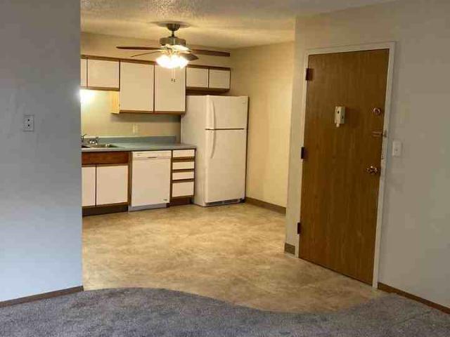 The Warwick of Norfolk. Now leasing updated 1, 2 bedroom apartments and 3 bedroom townhomes! 1 Bedroom Apartment for Rent at 1401 Lakewood Dr, Norfolk, NE 68701