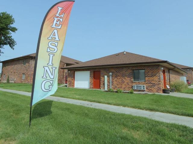 The Warwick of Norfolk. Now leasing updated 1, 2 bedroom apartments and 3 bedroom townhomes! 2 Bedroom Apartment for Rent at 1401 Lakewood Dr, Norfolk, NE 68701