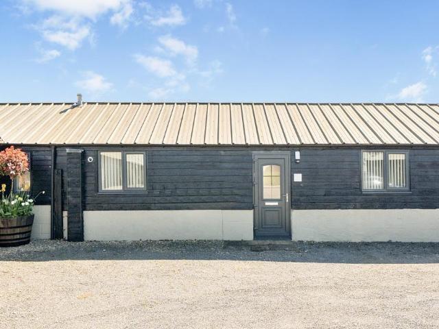 The Weir Swindon SN4 1 bed barn to rent £1,195 pcm £276 pw