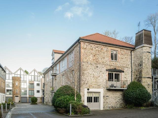 The Wharfside Lofts, Truro, TR3 3 bed apartment to rent £2,500 pcm £577 pw