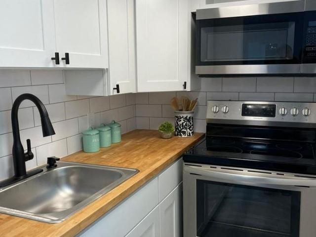 The White House Apts 1 Bedroom Apartment for Rent at 1202 N 7th St, Tacoma, WA 98403 North End