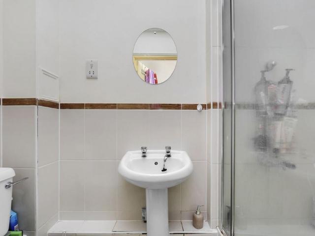 The White House, Tooting, London, SW17 2 bed flat to rent £2,300 pcm £531 pw