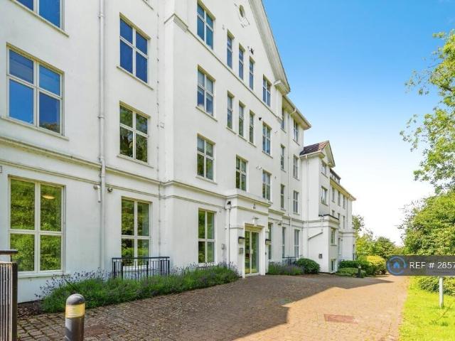 The Whitehouse, Northampton, NN5 2 bed flat to rent £1,000 pcm £231 pw
