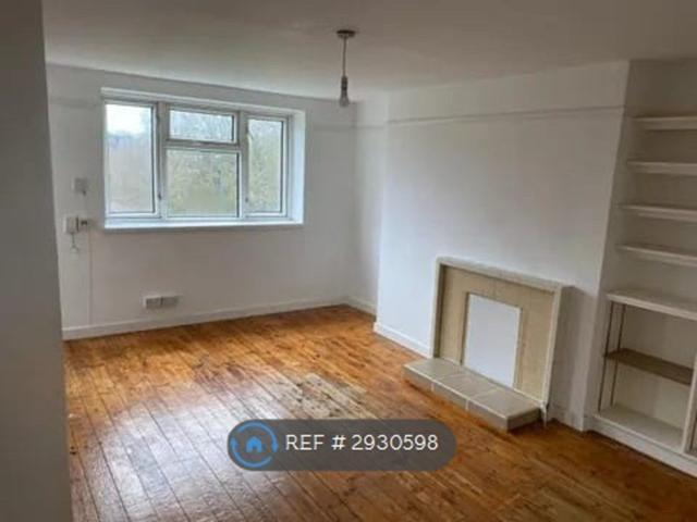 The Willoughbys, London SW14, 3 bed flat to rent, £2,750 pcm | PrimeLocation