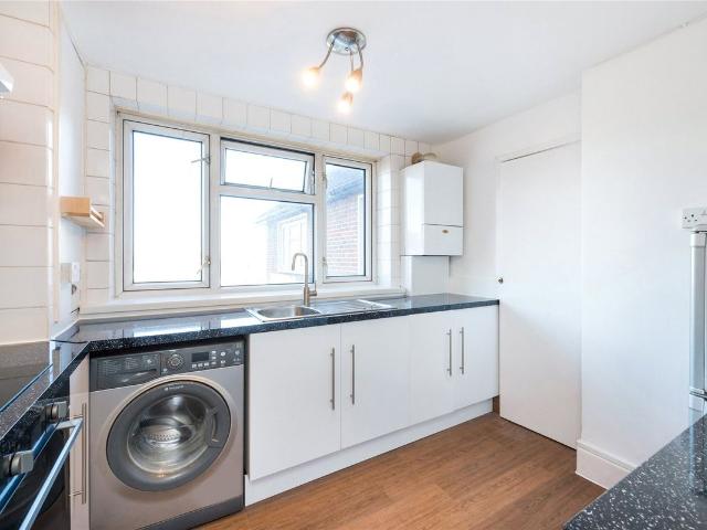 The Willoughbys, Mortlake SW14, 3 bed flat to rent, £2,500 pcm | PrimeLocation