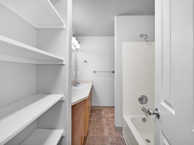 The Willows 3 Bedroom Apartment for Rent at 13515 Se Holgate Blvd, Portland, OR 97236 Powellhurst Gilbert