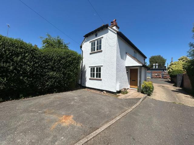 The Willows, The Street, Bearsted. 3 bed detached house to rent £1,850 pcm £427 pw