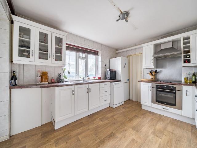 The Willows, Princes Crescent, Brighton, East Sussex BN2, 4 bed flat to rent, £2,400 pcm | PrimeLocation