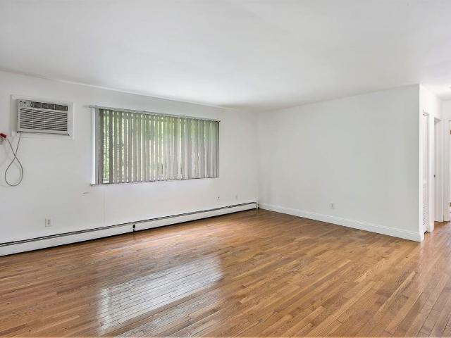 The Willows Sprague and Michigan LLC 2 Bedroom Apartment for Rent at 3301 W Michigan Ave, Kalamazoo, MI 49006 Knollwood