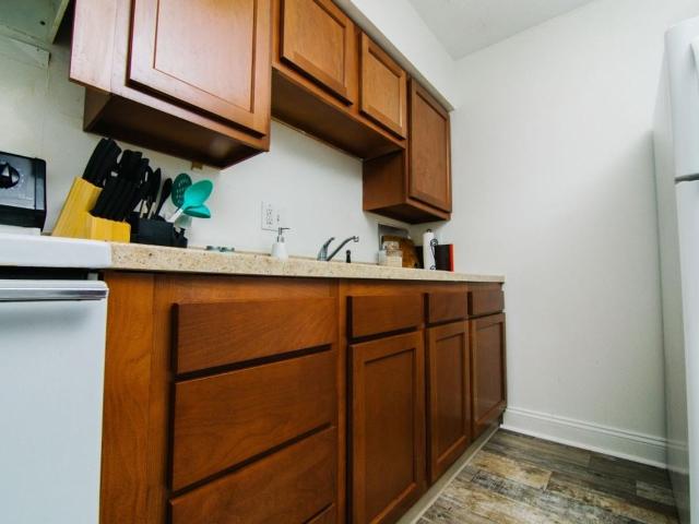 The Willows Sprague and Michigan LLC 2 Bedroom Apartment for Rent at 3301 West Michigan Avenue, Kalamazoo, MI 49006 Knollwood
