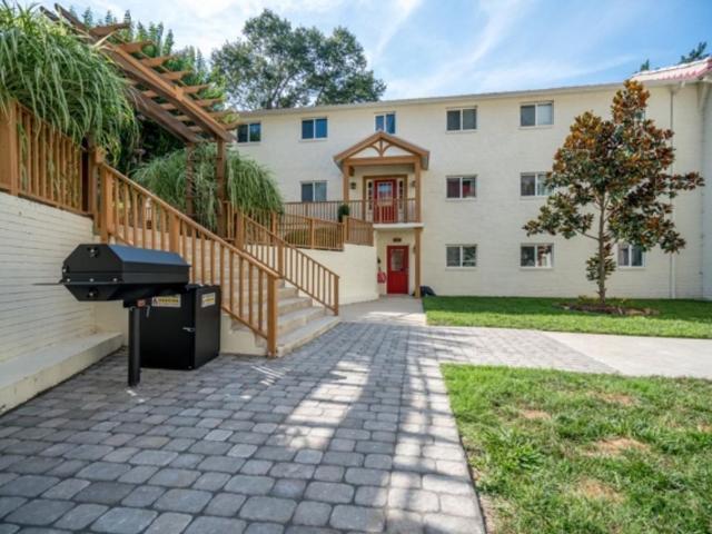 The Wilson Apartments 3 Bedroom Apartment for Rent at 1104 N Greensboro St, Carrboro, NC 27510