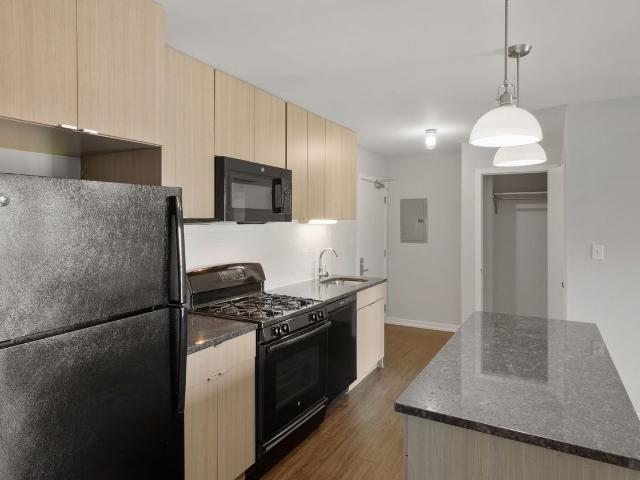 The Winthrop 5411 2 Bedroom Apartment for Rent at 5411 N Winthrop Ave, Chicago, IL 60640 Edgewater