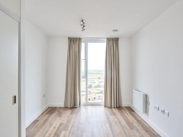 The Wullcomb, 93 Highcross Street. 1 bed flat to rent £1,120 pcm £258 pw