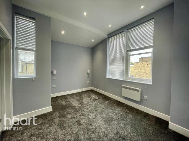 The Town, ENFIELD 2 bed apartment to rent £2,000 pcm £462 pw