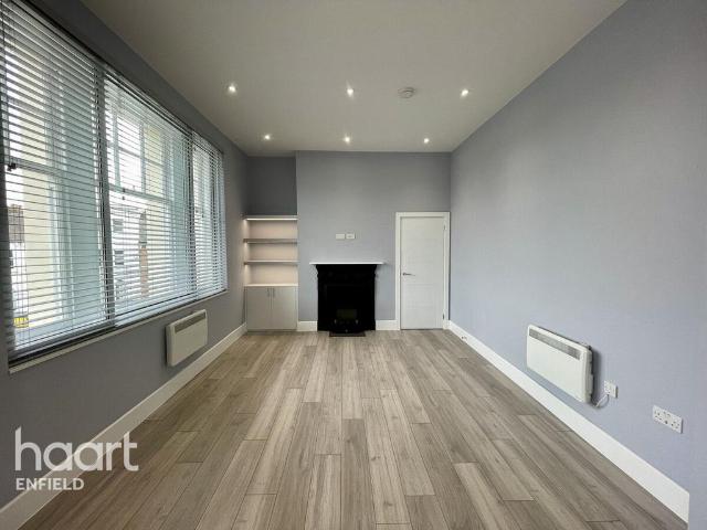 The Town, ENFIELD 2 bed apartment to rent £2,000 pcm £462 pw