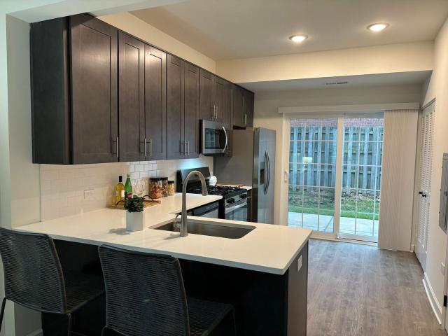 The Townes of Naper 2 Bedroom Apartment for Rent at 1432 1432 and 1436 Naperville Wheaton Road, Naperville, IL 60563 Cress Creek