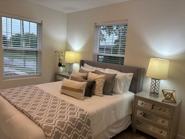 The Townes of Naper 2 Bedroom Apartment for Rent at 1432 1432 and 1436 Naperville Wheaton Road, Naperville, IL 60563 Cress Creek