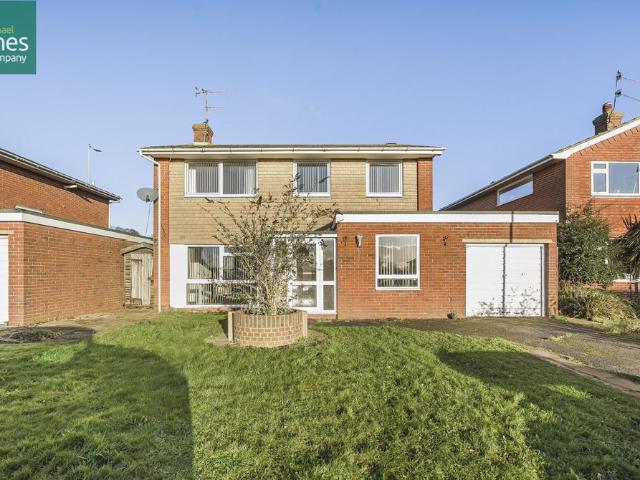 The Templars, Worthing BN14 4 bed detached house to rent £2,250 pcm £519 pw