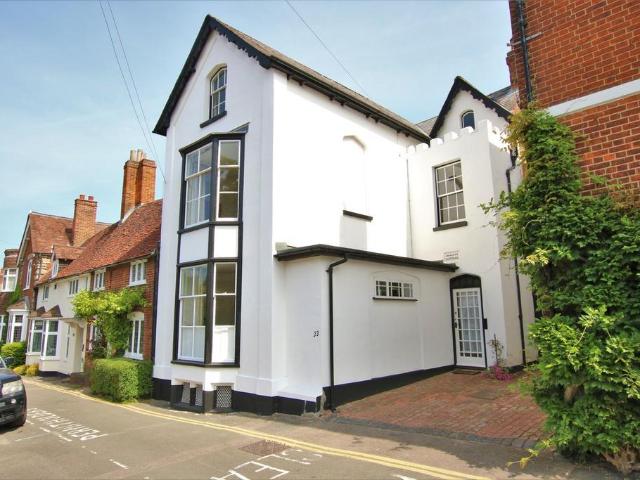 The Terrace, Wokingham, RG40 4 bed terraced house to rent £2,850 pcm £658 pw