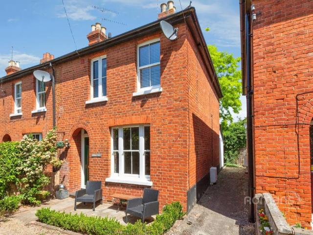 The Terrace, Bray, Maidenhead, SL6 3 bed terraced house to rent £1,900 pcm £438 pw